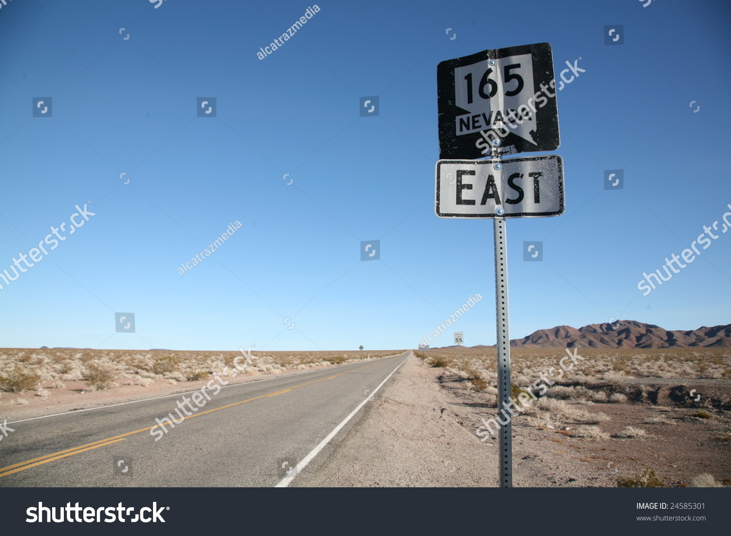 Heading east on Highway 165 in Nevada._站酷海洛_正版图片_视频_字体_音乐素材交易平台_站酷旗下品牌