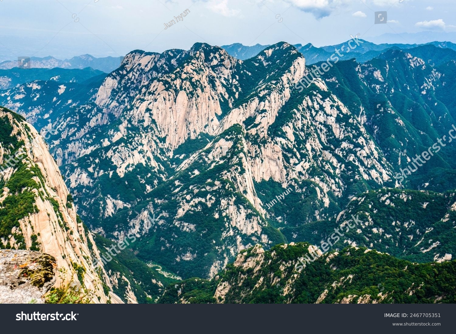 Photo taken while trekking on a volcano in China_站酷海洛_正版图片_视频_字体_音乐素材交易 ...