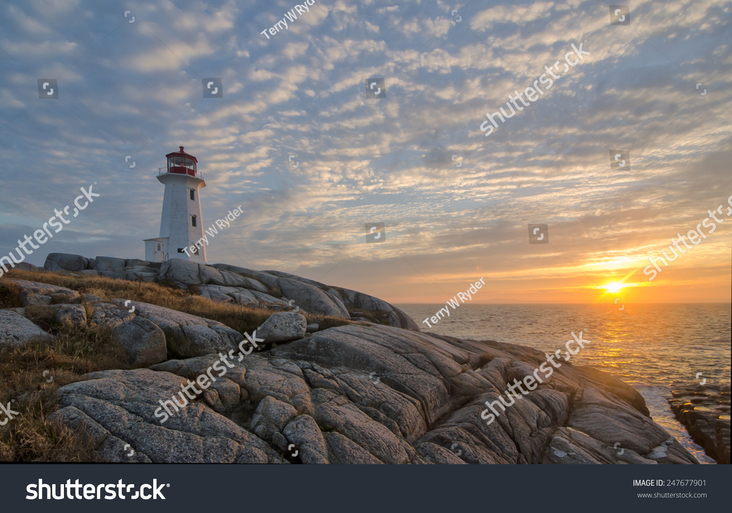 Sunset at the Lighthouse at Peggy's Cove Nova Scotia_站酷海洛_正版图片_视频_字体_音乐素材交易平台_站酷旗下品牌