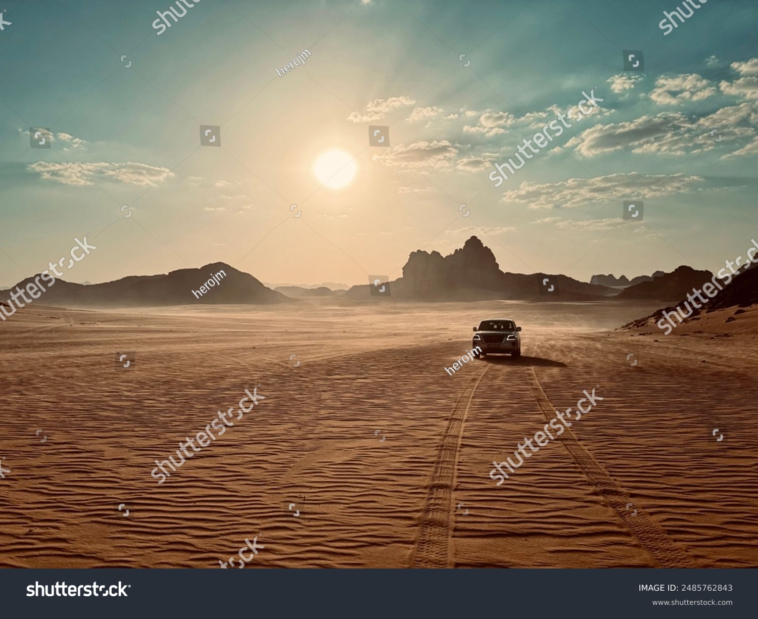 Off Roading during Sunset in the Desert of Wadi Rum _站酷海洛_正版图片_视频_字体_音乐 ...