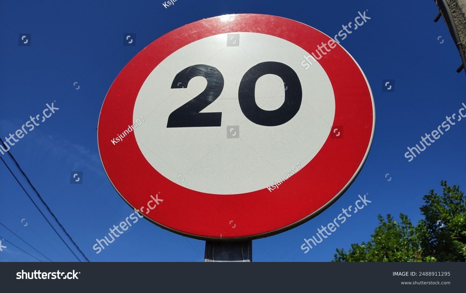 A road sign with a speed limit of up to 20 kilometers per hour stands ...