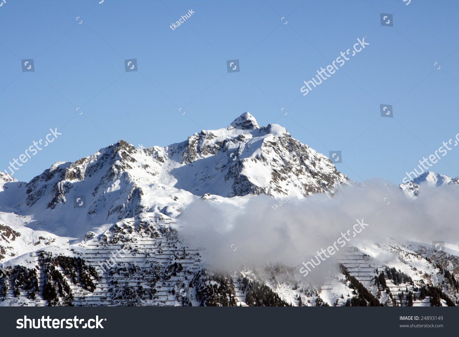 Ski resort in the Alpes in a valley of Montafon_站酷海洛_正版图片_视频_字体_音乐素材交易 ...