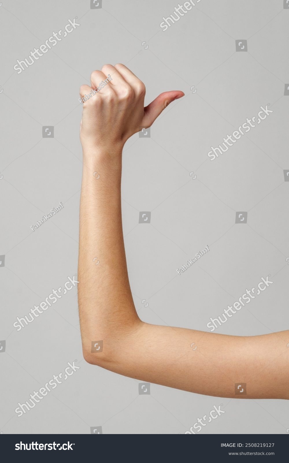 Close Up of a Woman's Arm Extended Upward_站酷海洛_正版图片_视频_字体_音乐素材交易平台_站酷旗下品牌
