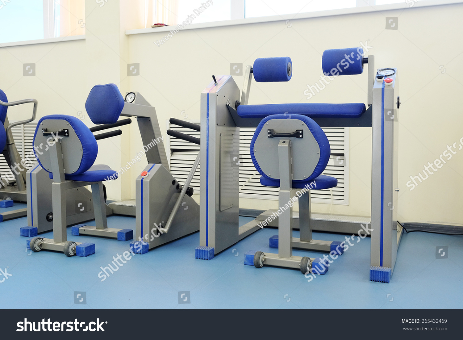Fitness club gym with sport equipment_站酷海洛_正版图片_视频_字体_音乐素材交易平台_站酷旗下品牌