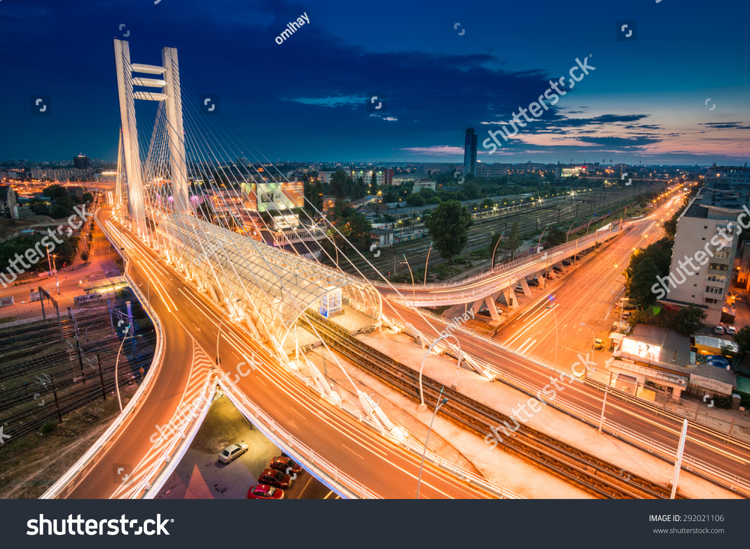 Very high top view on Basarab Bridge at night in Bucharest Romania_站酷海洛_正版图片_视频_字体_音乐素材交易平台_站酷旗下品牌