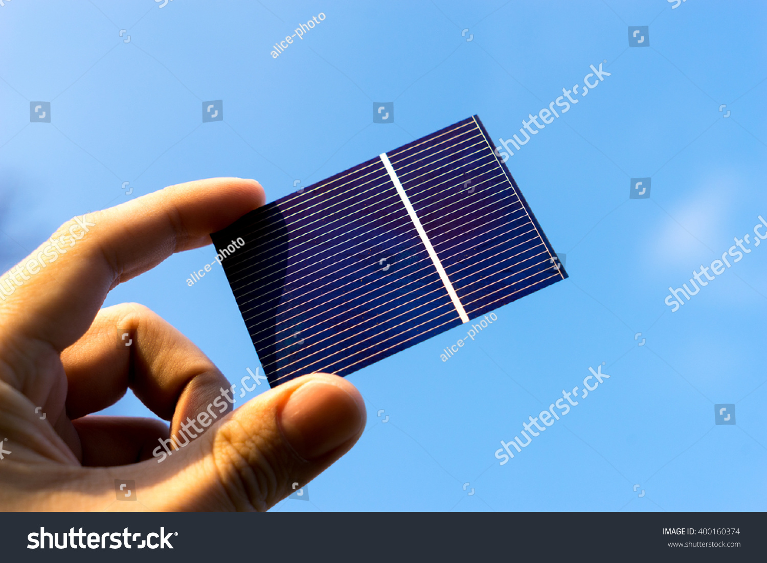Green energy Photovoltaic Solar Cell with hand_站酷海洛_正版图片_视频_字体_音乐素材交易平台 ...