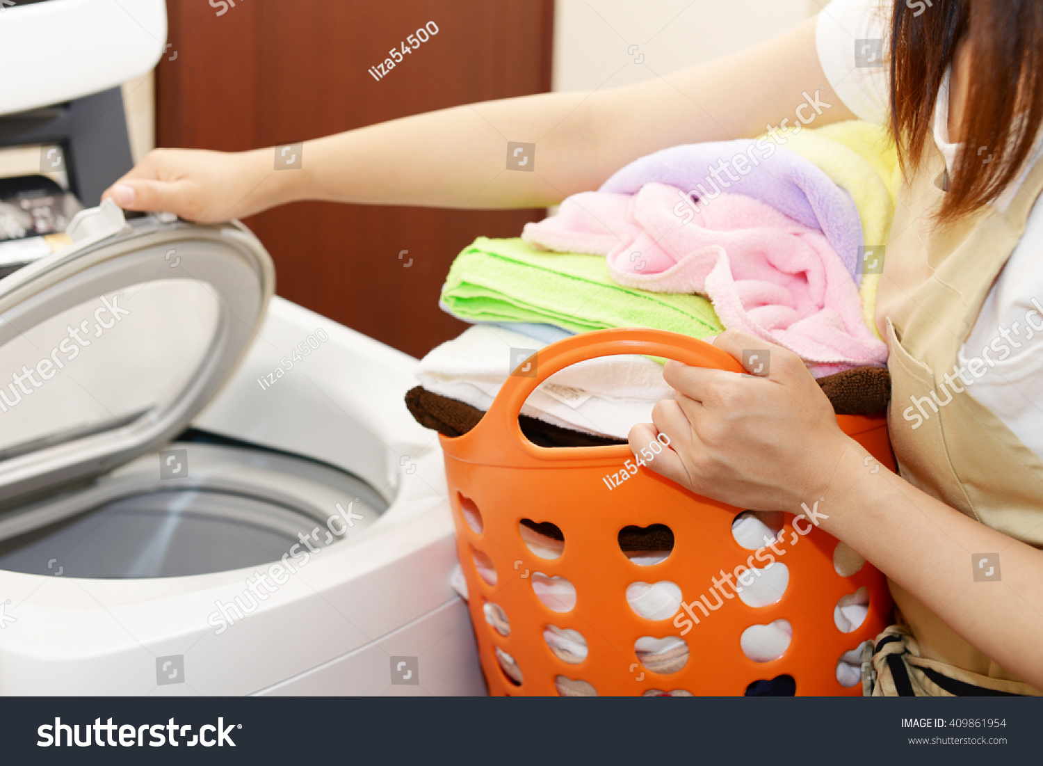 Woman who do the washing_站酷海洛_正版图片_视频_字体_音乐素材交易平台_站酷旗下品牌