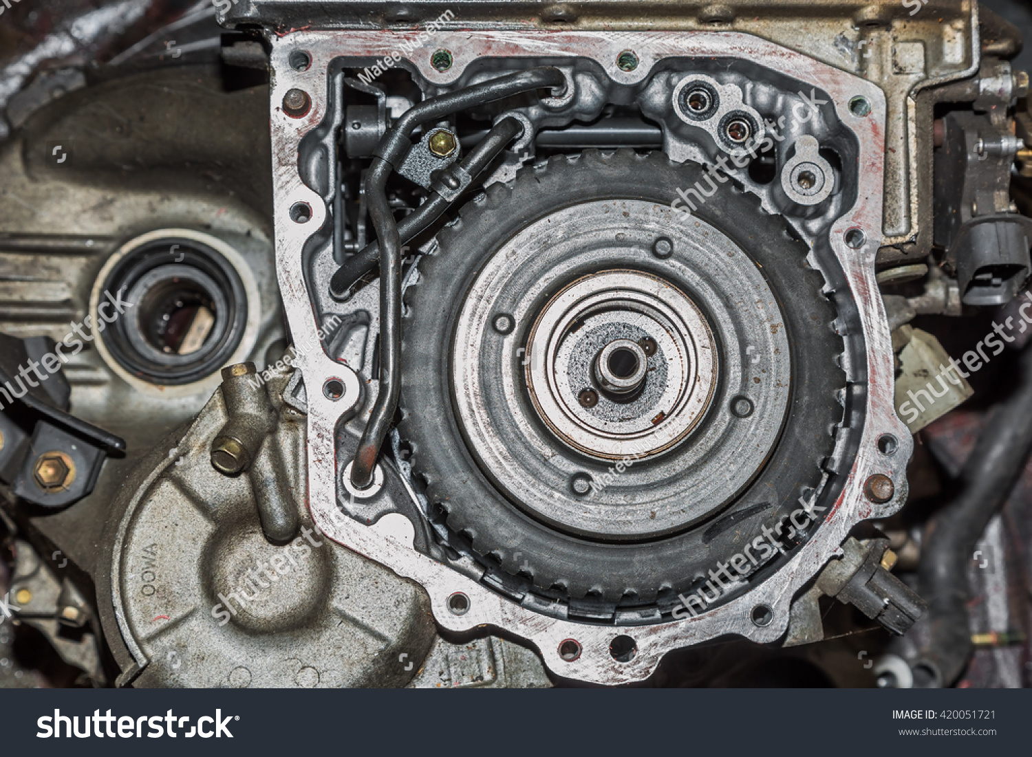 Scrapheap of old car automatic transmission_站酷海洛_正版图片_视频_字体_音乐素材交易平台_站酷旗下品牌