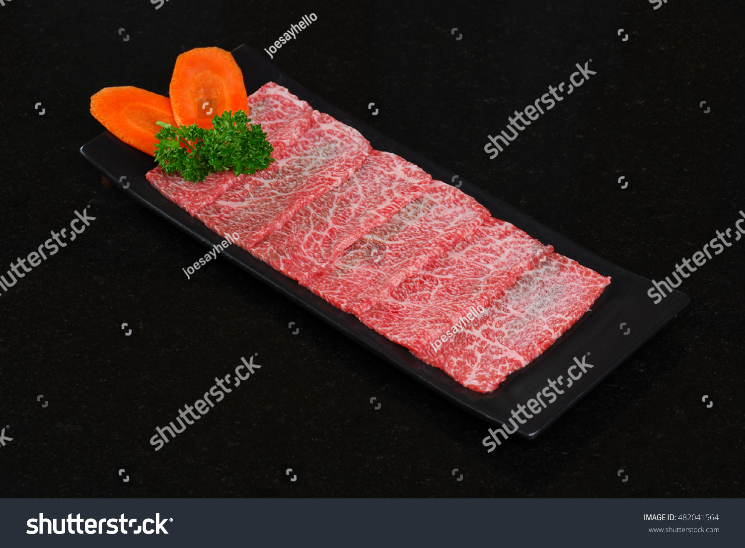Premium raw japanese kobe beef sliced on plate_站酷海洛_正版图片_视频_字体_音乐素材交易平台 ...