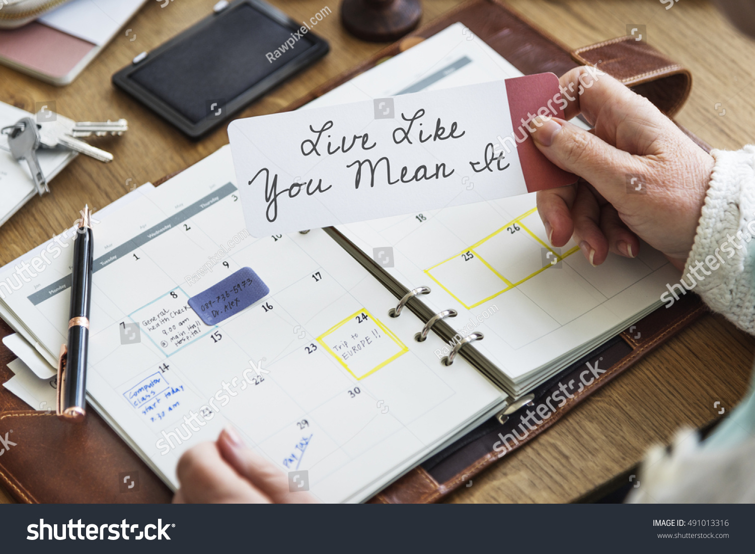 Live Now Keep Smiling Concept_站酷海洛_正版图片_视频_字体_音乐素材交易平台_站酷旗下品牌