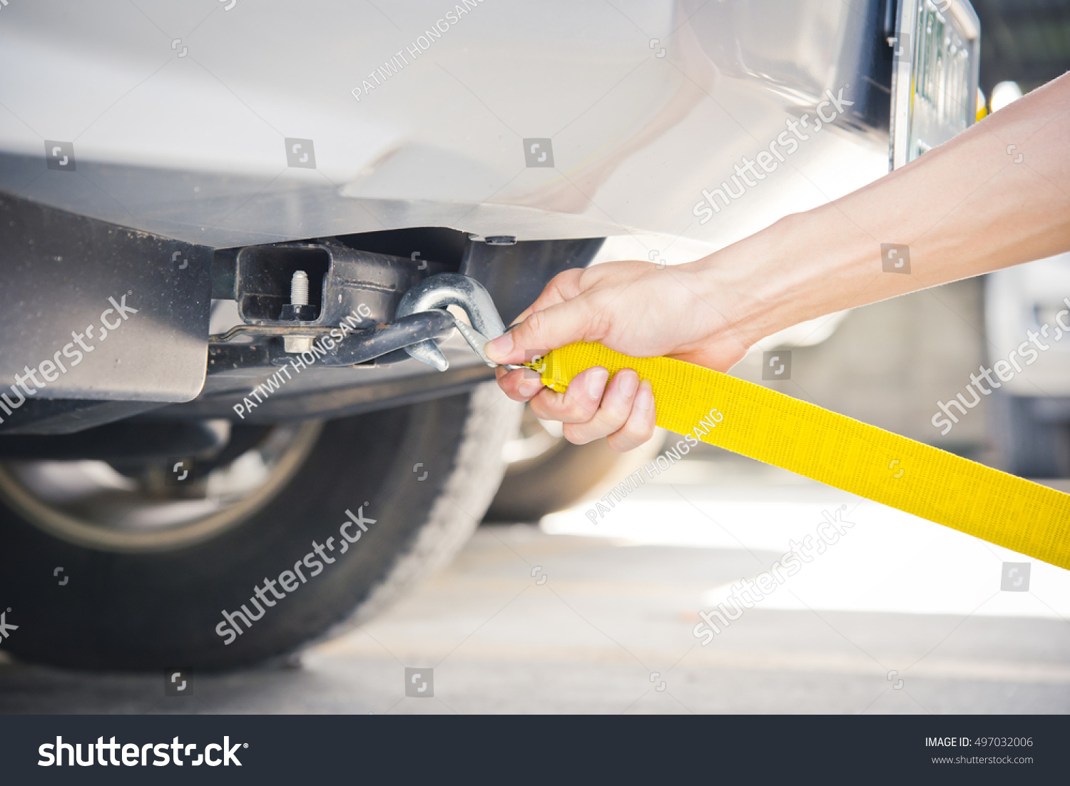 Hand holding yellow car towing strap with car car towing_站酷海洛_正版图片_视频 ...