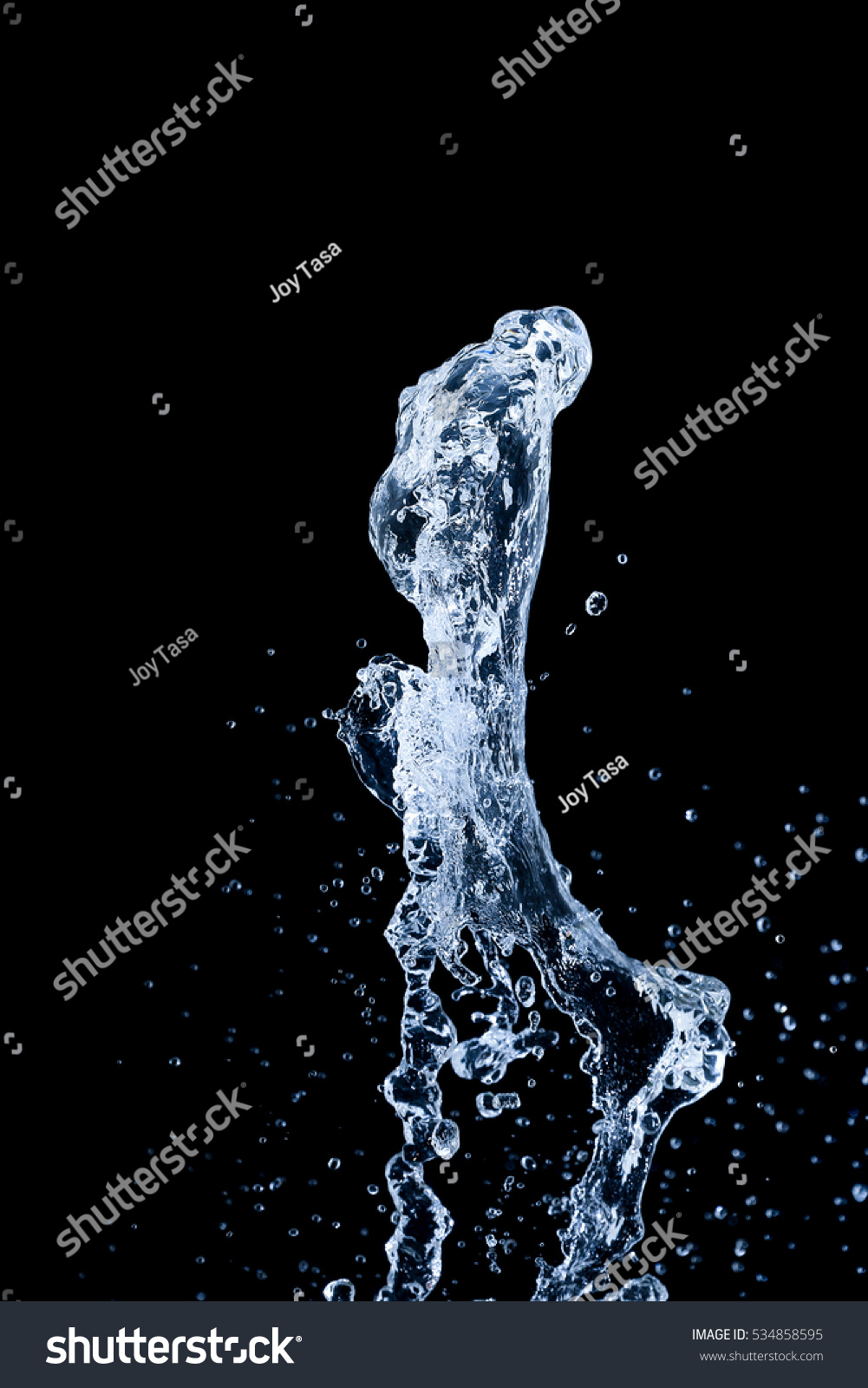 it is splashing water isolated on black._站酷海洛_正版图片_视频_字体_音乐素材交易平台_站酷旗下品牌