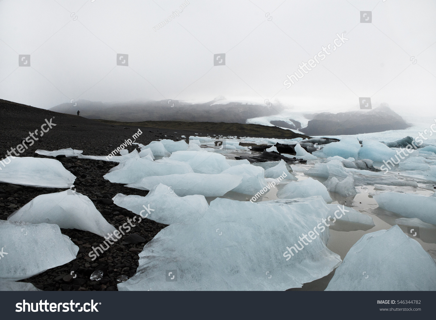 Wonderful icelandic nature landscape. Stunning Vatnajokull glacier and ...