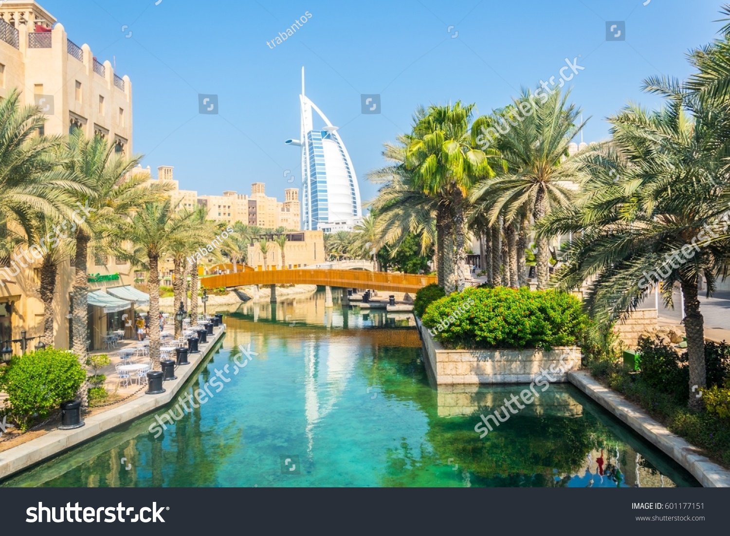 Burj al Arab seen from Madinat Jumeirah hotel in Dubai UAE_站酷海洛_正版图片_视频_字体_音乐素材交易平台_站酷旗下品牌