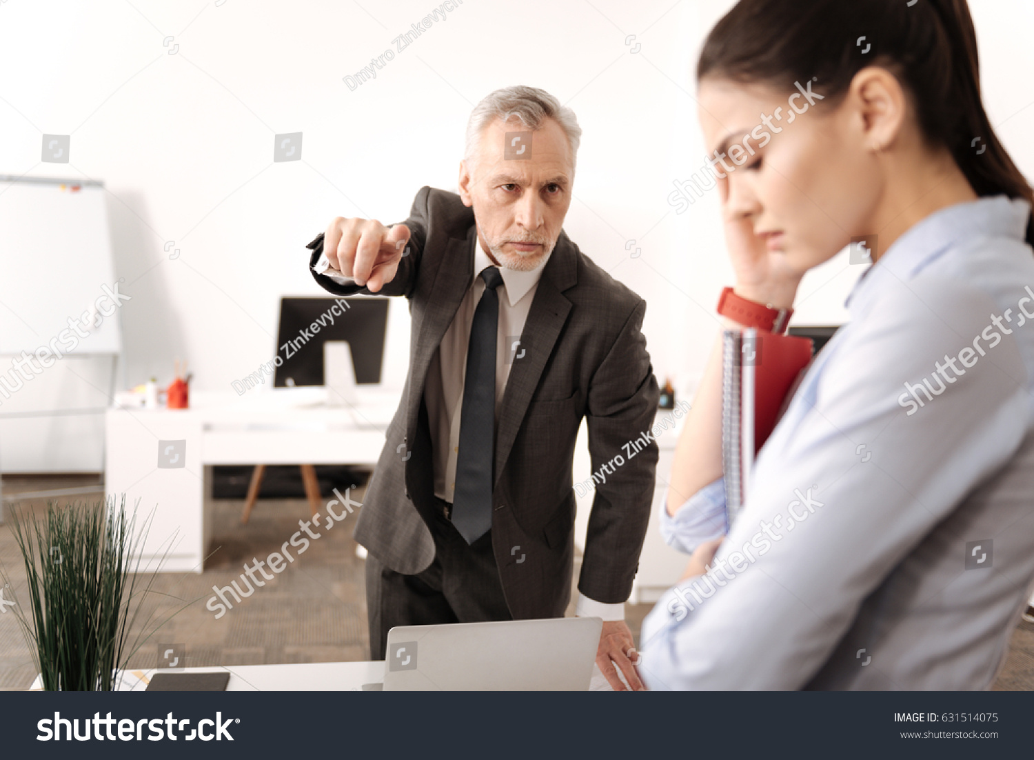 Portrait of strict company head keeping his hand in the air_站酷海洛_正版图片 ...