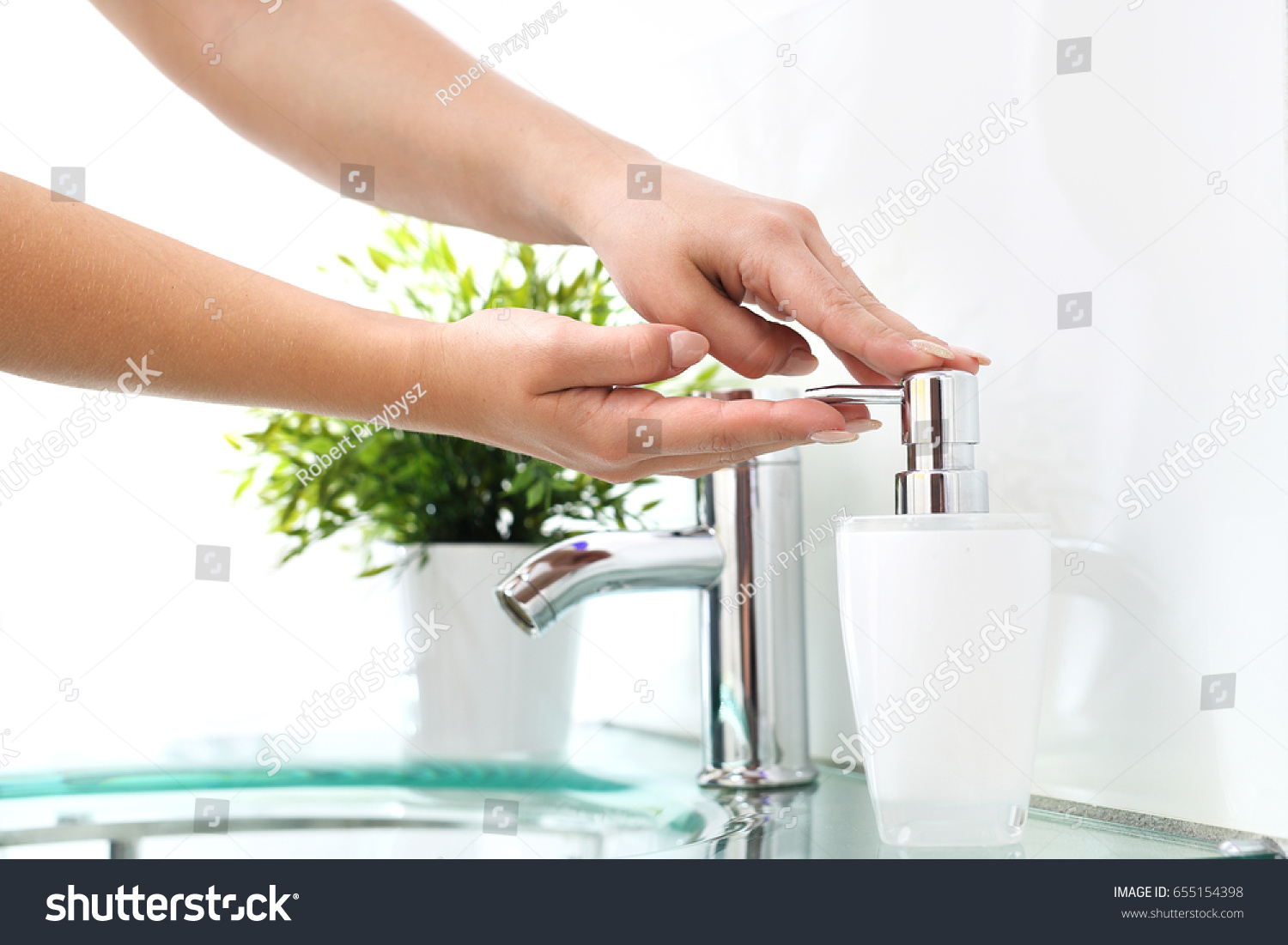 Hand washing.Woman wash her hands under water._站酷海洛_正版图片_视频_字体_音乐素材交易平台 ...