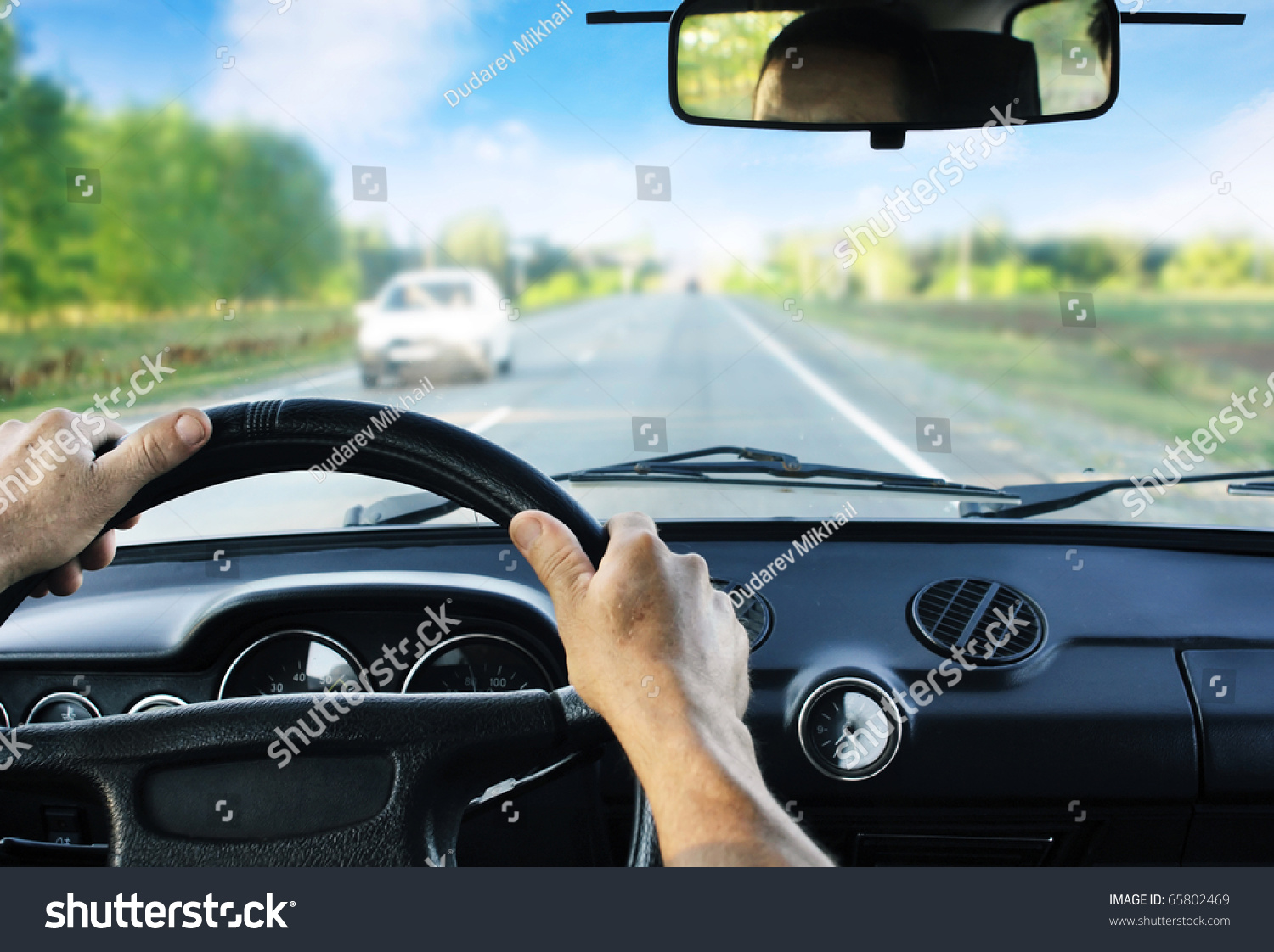 Driver's hands on steering wheel inside of a car_站酷海洛_正版图片_视频_字体_音乐素材交易 ...