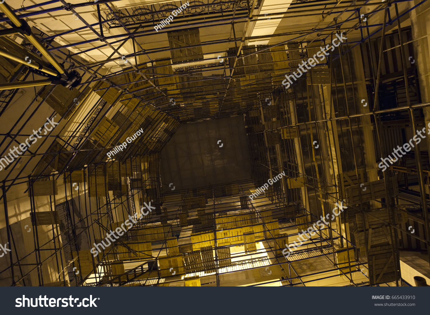 scaffold Inside the building _站酷海洛_正版图片_视频_字体_音乐素材交易平台_站酷旗下品牌
