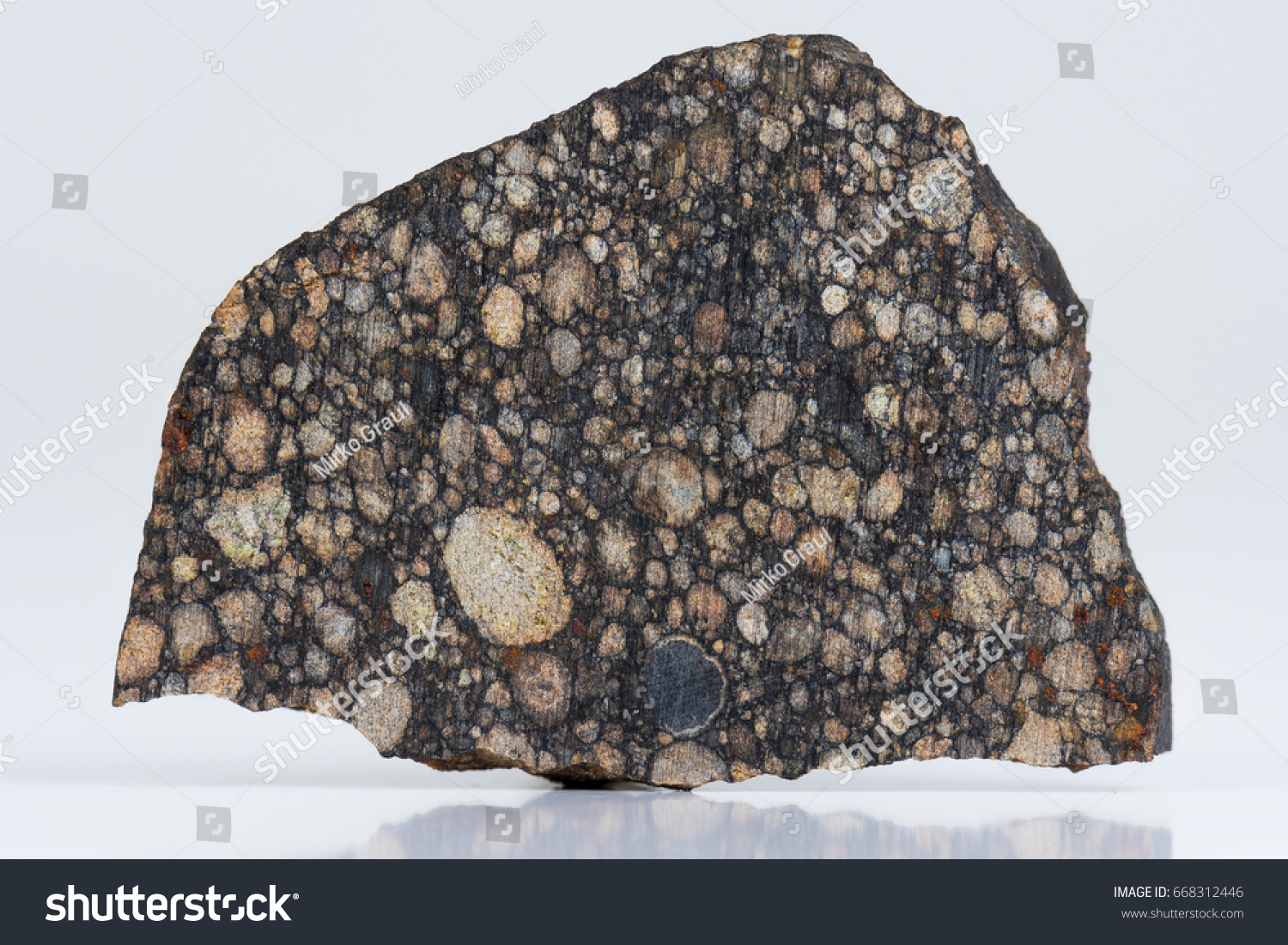 Meteorite primitive L3 Chondrite with large chondrules_站酷海洛_正版图片_视频_字体 ...