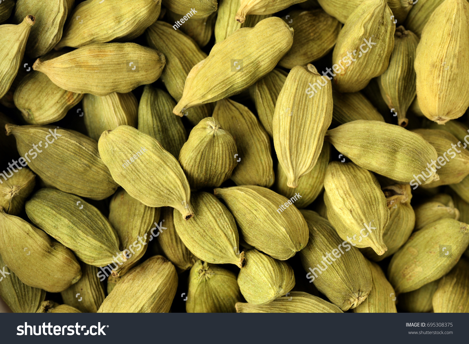Close up of Cardamom Shot in Studio_站酷海洛_正版图片_视频_字体_音乐素材交易平台_站酷旗下品牌