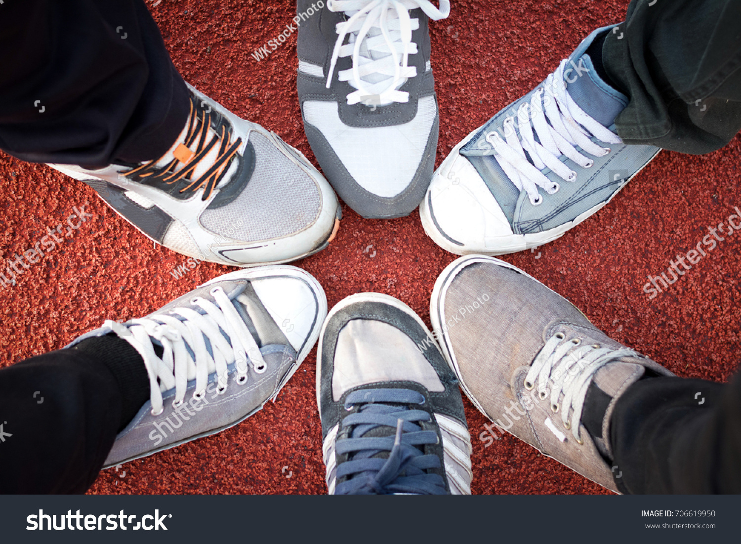 Team work with shoe collaboration concept_站酷海洛_正版图片_视频_字体_音乐素材交易平台_站酷旗下品牌