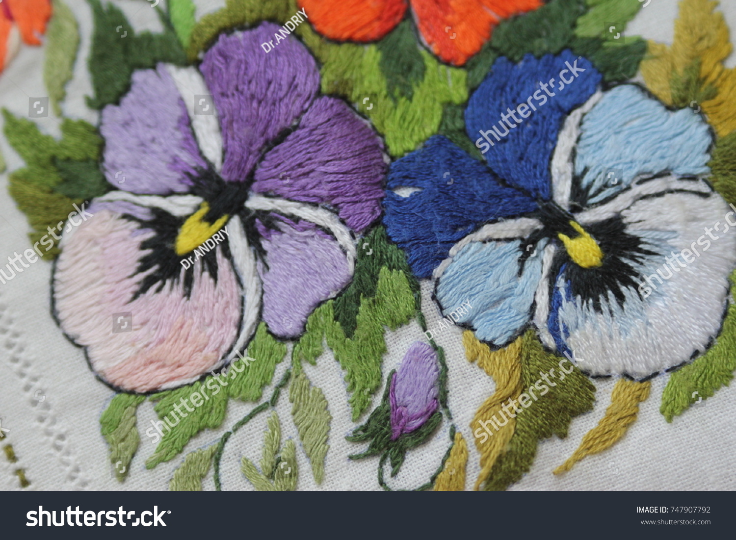 embroidered pansies hand embroidery_站酷海洛_正版图片_视频_字体_音乐素材交易平台_站酷旗下品牌
