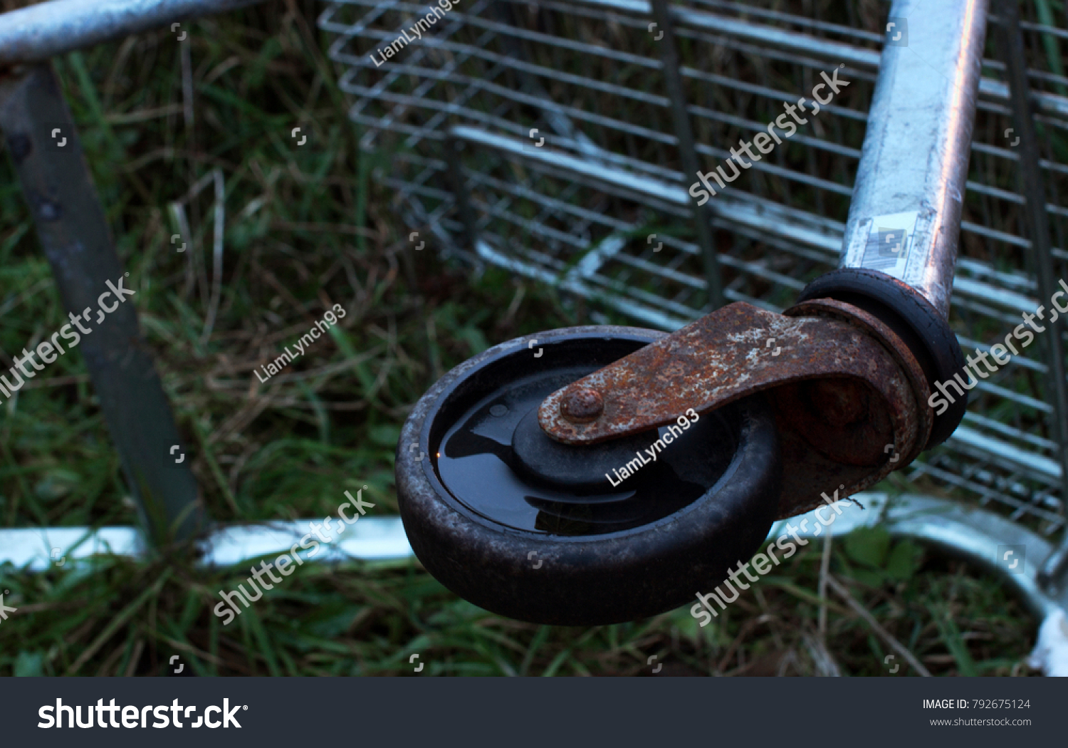 Light Reflected on Water Filling Wheel of an Abandoned Rusty Trolley_站酷 ...