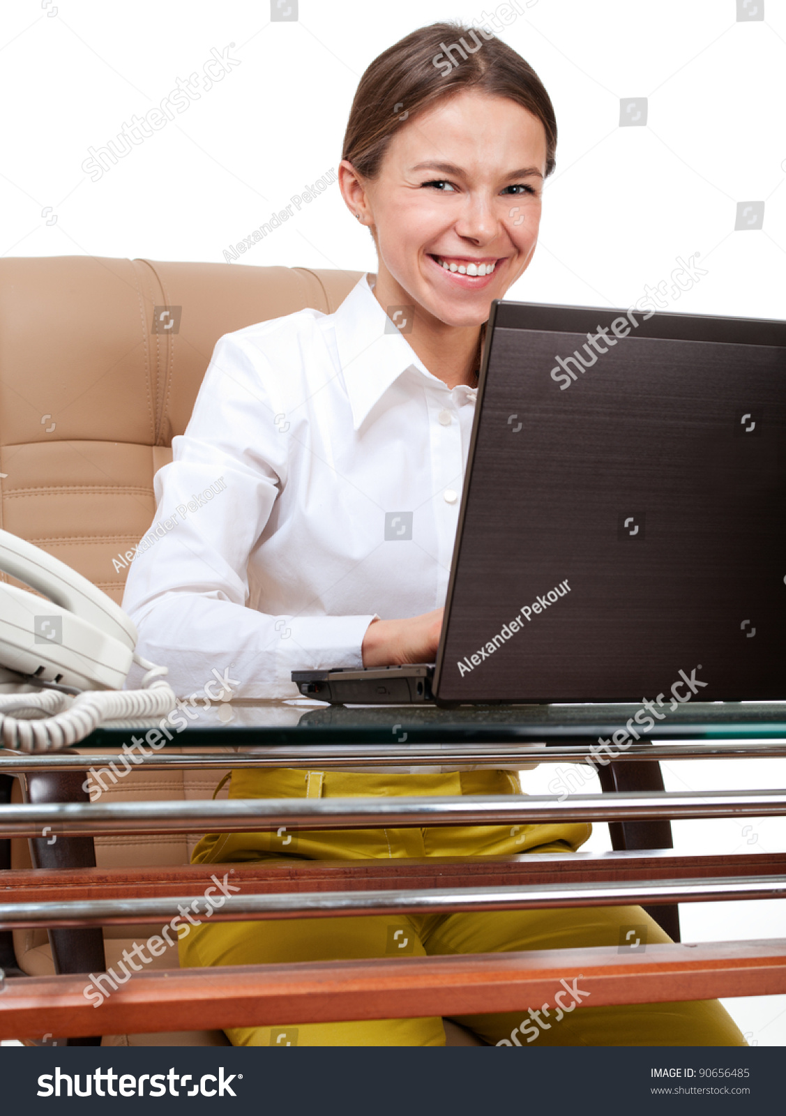 Happy woman at computer in the office workplace isolated on white_站酷海洛 ...