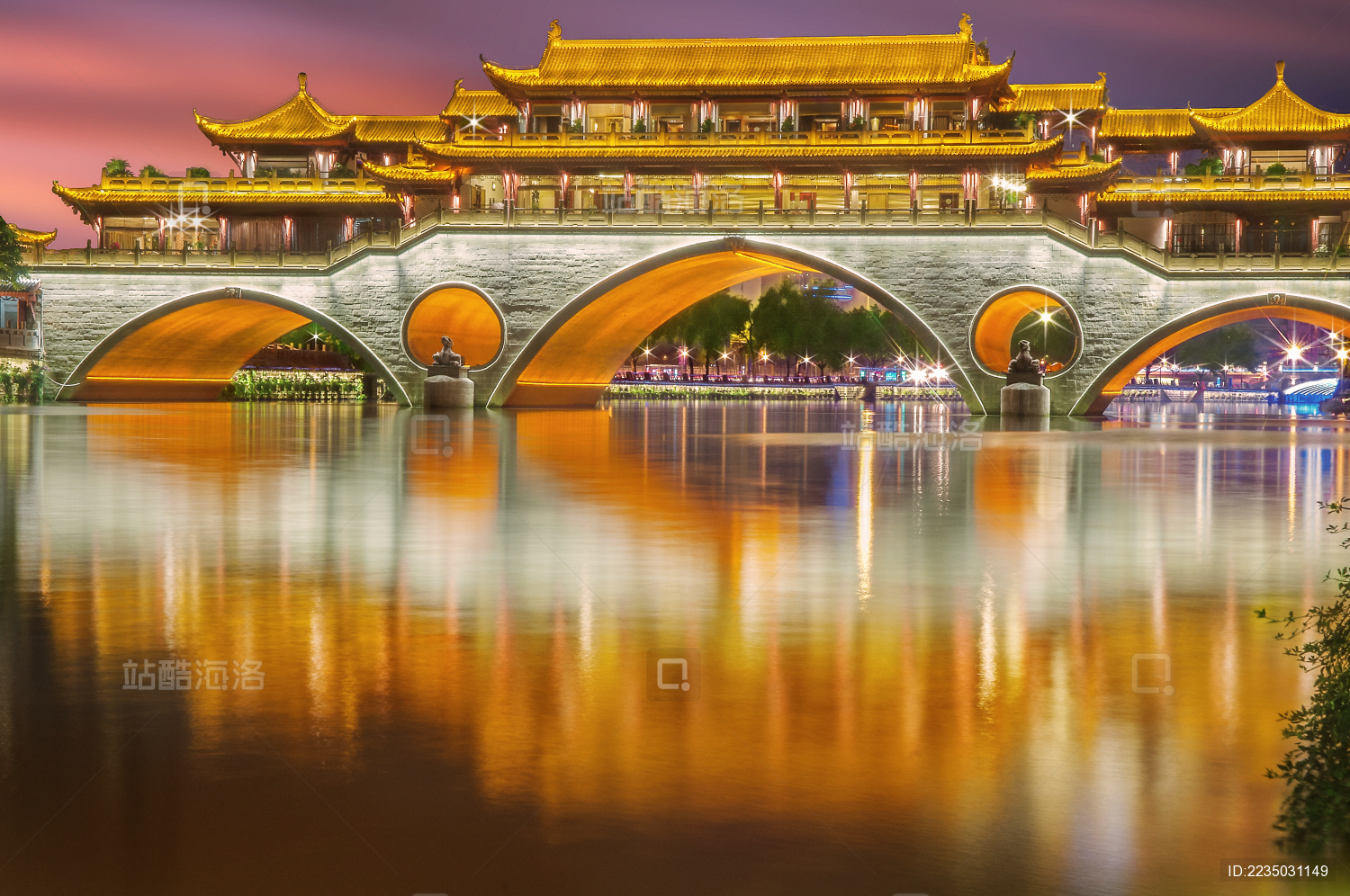 低视角成都安顺廊桥大背景 站酷海洛 正版图片 视频 字体 音乐素材交易平台 站酷旗下品牌