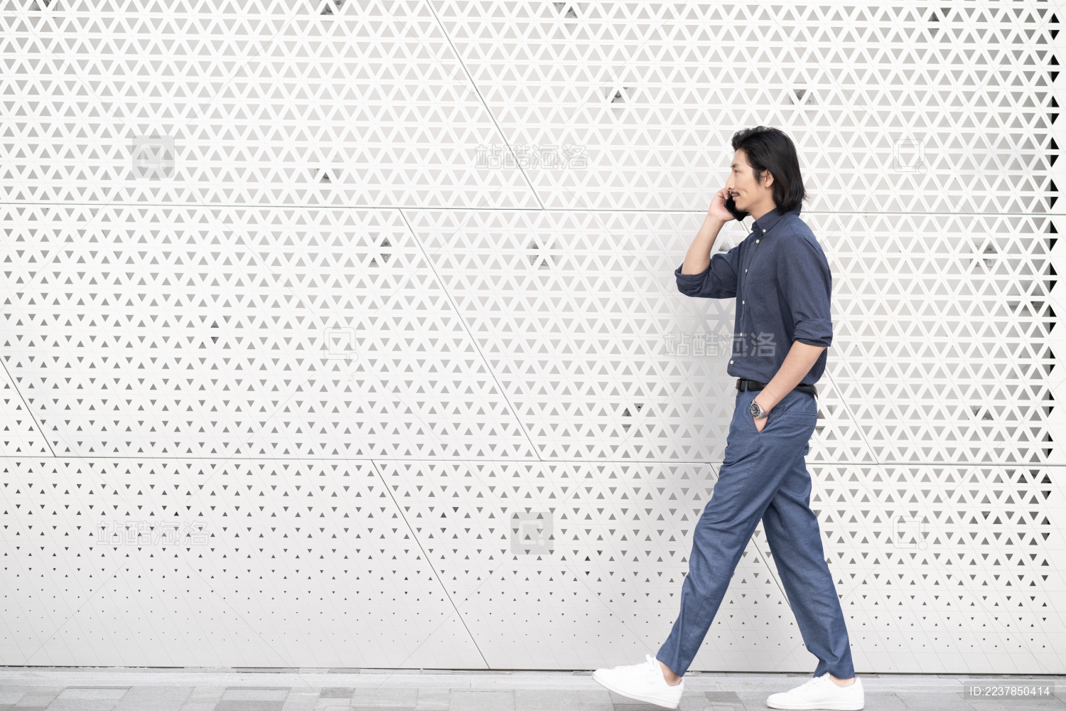 一个年轻的商务人士_站酷海洛_正版图片_视频_字体_音乐素材交易平台_站酷旗下品牌