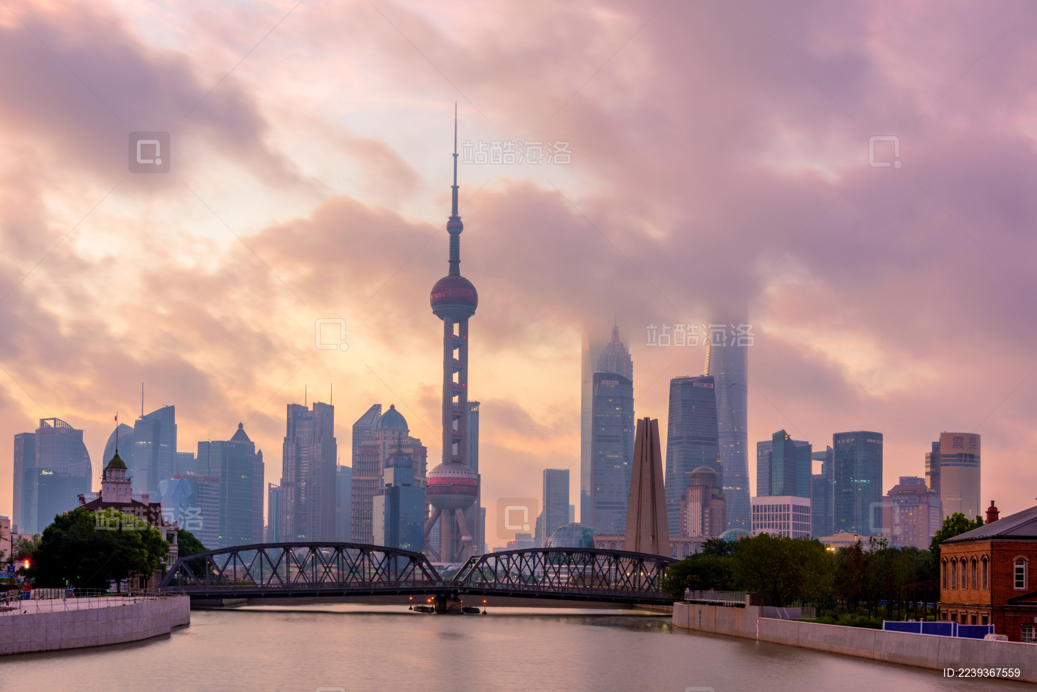中国上海浦东建筑群清晨风光_站酷海洛_正版图片_视频_字体_音乐素材交易平台_站酷旗下品牌