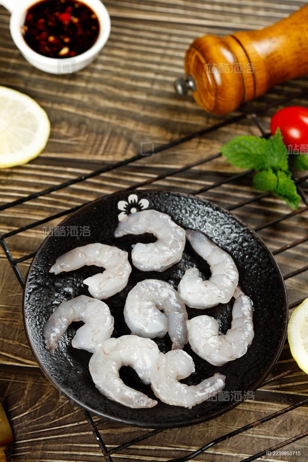 木底上放着大虾仁_站酷海洛_正版图片_视频_字体_音乐素材交易平台_站酷旗下品牌