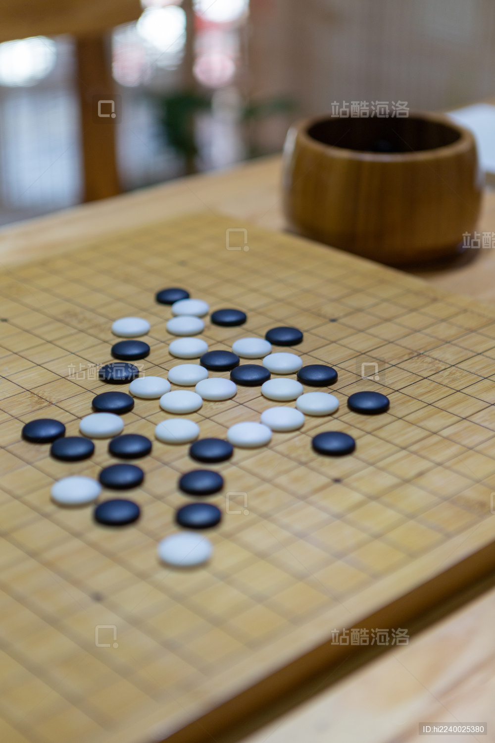棋盘上的围棋对弈棋局_站酷海洛_正版图片_视频_字体_音乐素材交易平台_站酷旗下品牌